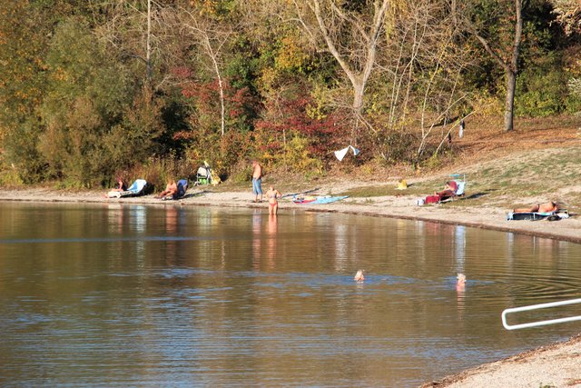 Noch wird gebadet im Pichlingersee: Eine Runde um den Pichlingersee - Linz