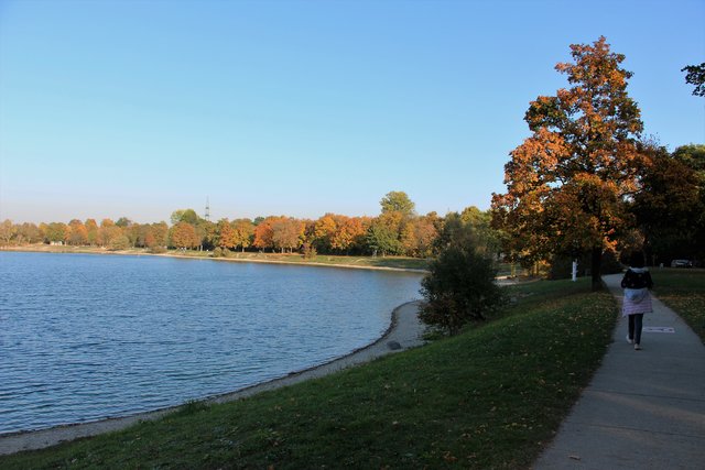 Noch wird gebadet im Pichlingersee: Eine Runde um den Pichlingersee - Linz