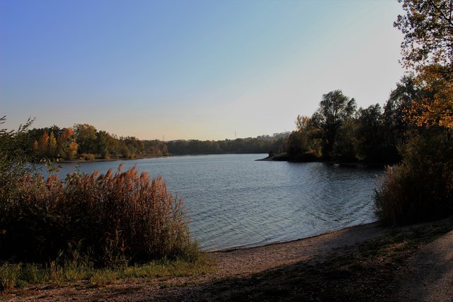 Noch wird gebadet im Pichlingersee: Eine Runde um den Pichlingersee - Linz