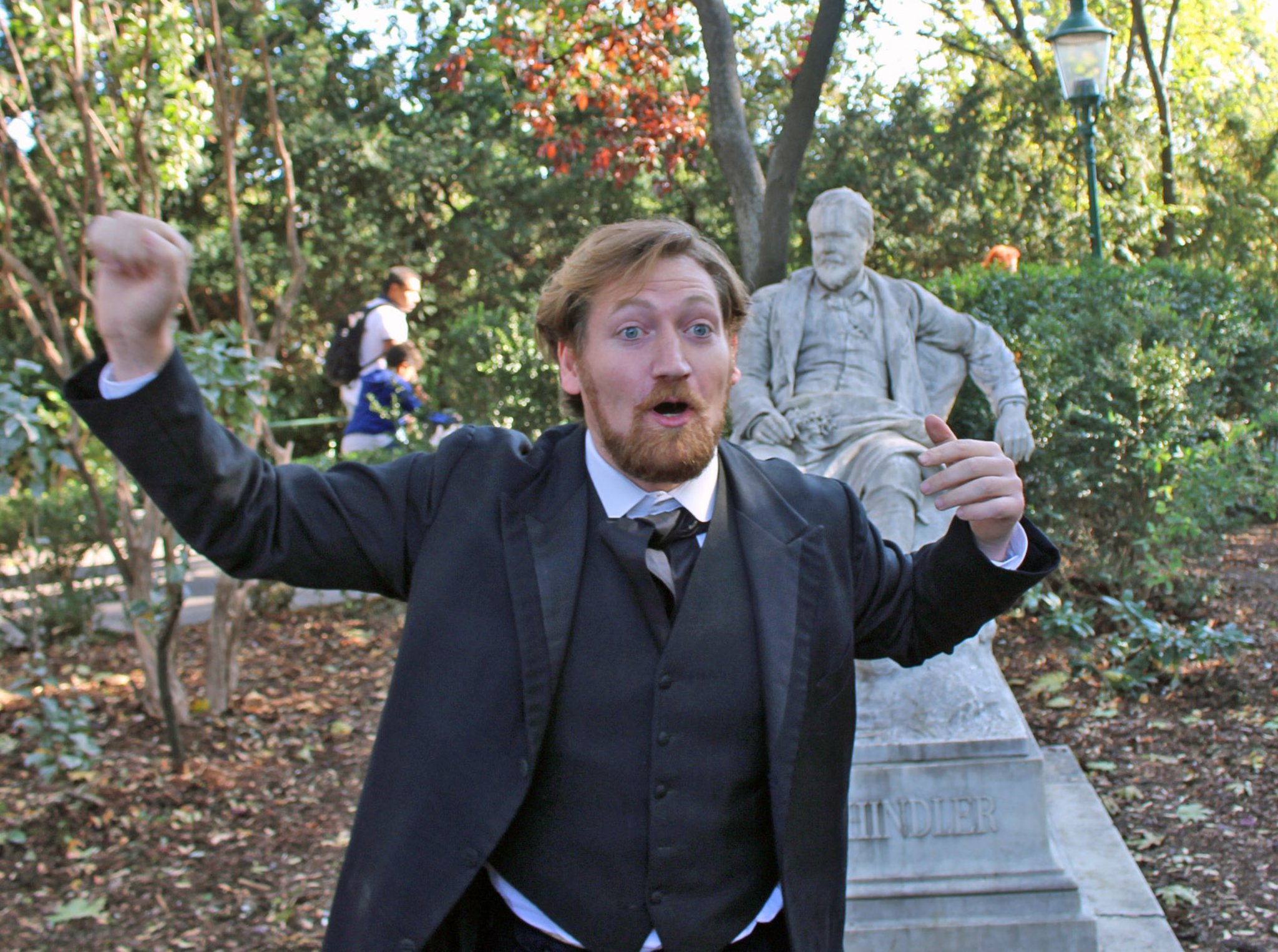 Die sprechenden Statuen - Speaking Statues - Denkmäler erwachen zum ...