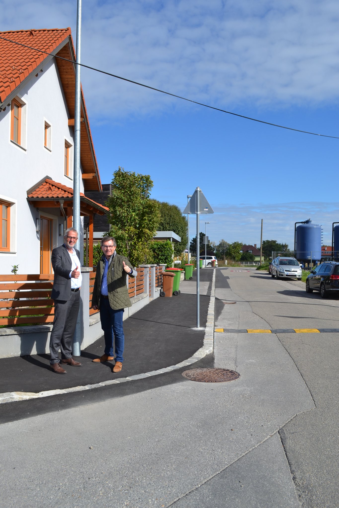 Sicherheit für Fußgänger: Geschafft: Gehsteig in der Straße "An den ...