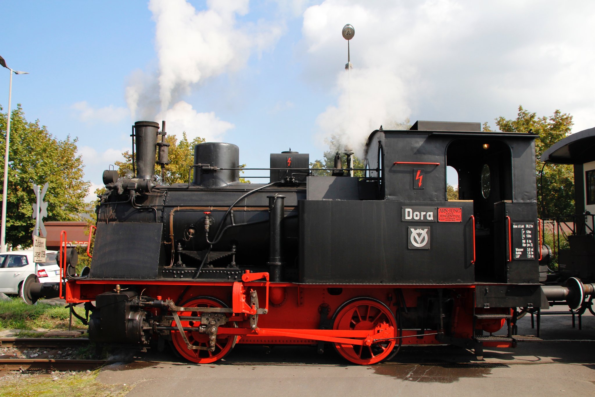 Bahn-Nostalgie: Dampflok "Dora" lebt - Linz