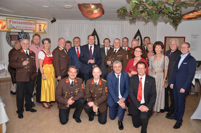 Ball: Feuerwehr St. Georgen tanzt in den Herbst - St. Pölten