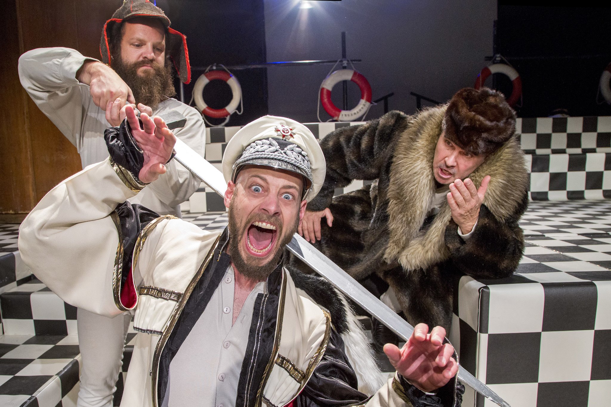 "klagenfurter ensemble" spielt "Ubu": Reality-Show ohne Ablaufdatum ...