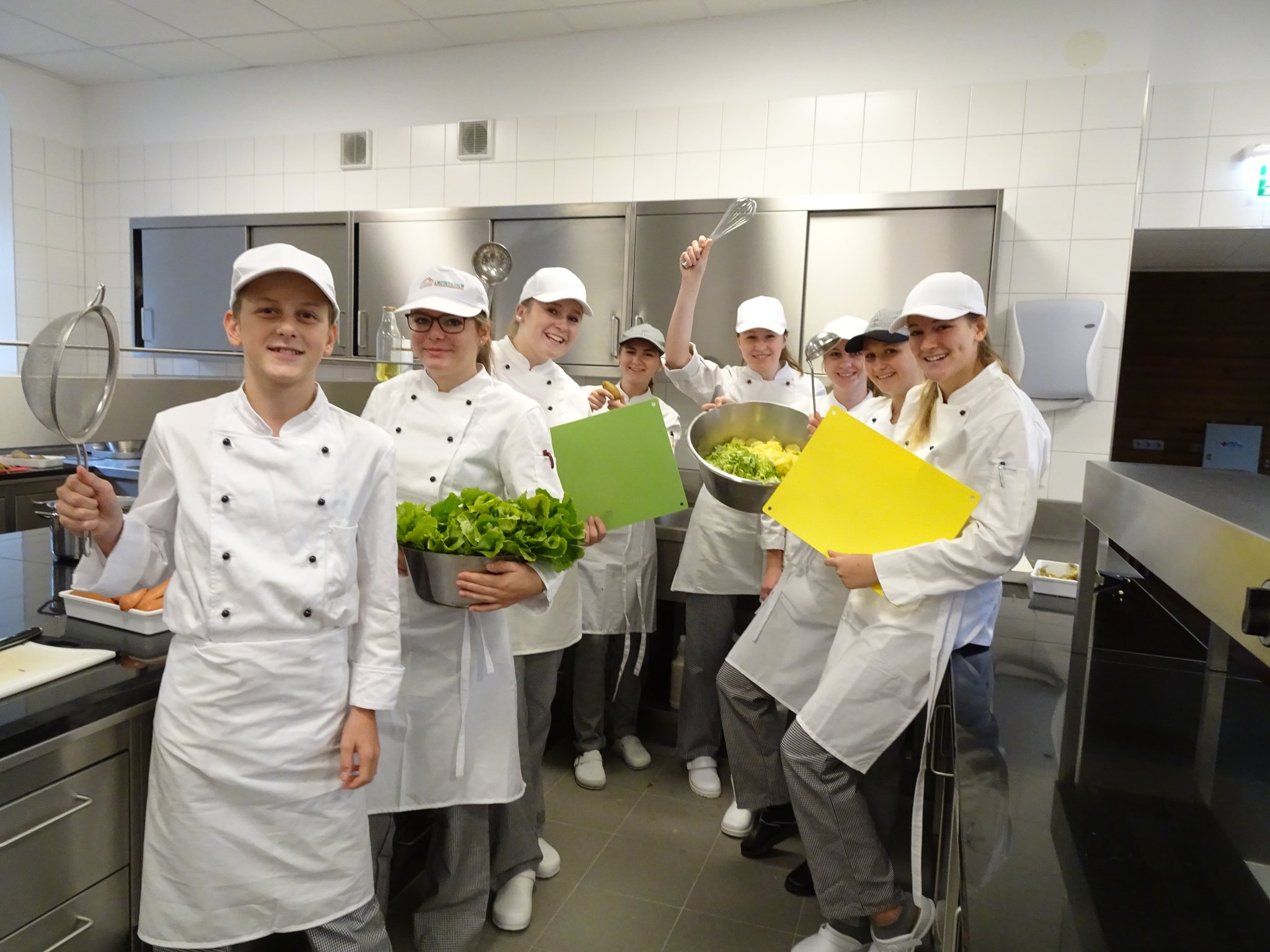 Neue Lehrküche in der Fachschule Vorau in Betrieb - Hartberg-Fürstenfeld