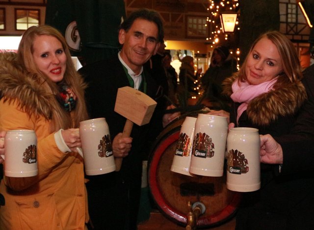 Das erste Fass ist gratis:: Bockbieranstich im Gösser Advent - Wels ...