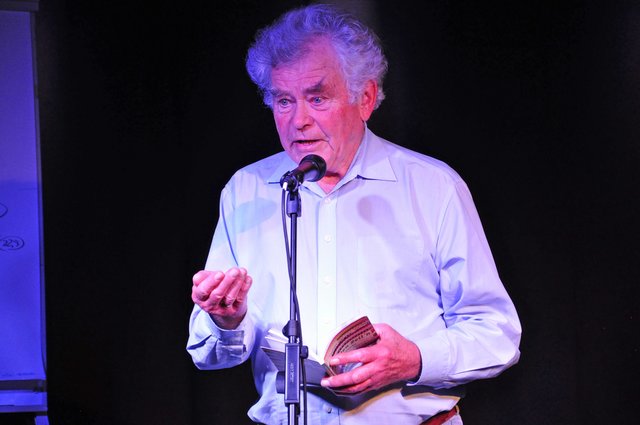 Poetry Slam: Lokalmatador Fred Feiner gewinnt Brucker Dichterschlacht ...