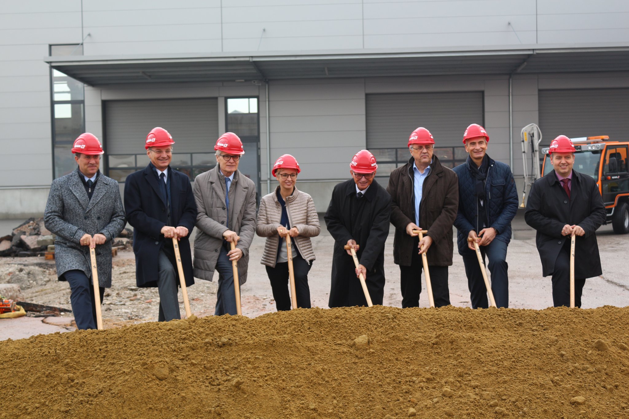 Reform-Werke Wels: Spatenstich für Kunden-Mitarbeiter-Center - Wels ...