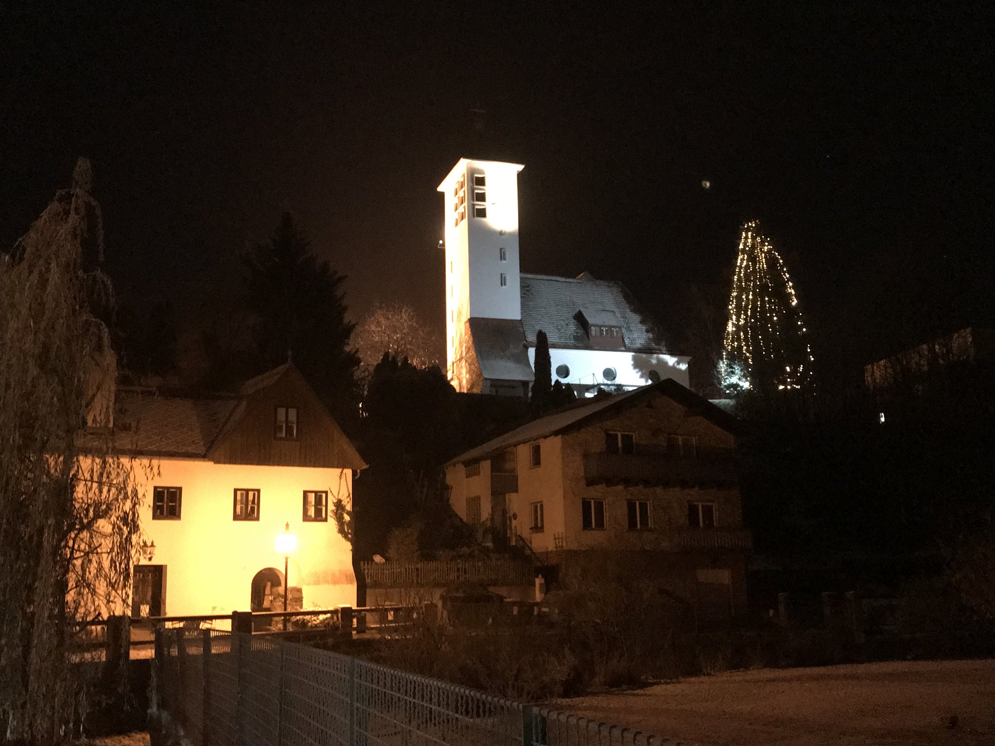 Stimmungsvolle Beleuchtung in der Gemeinde: Gablitz im weihnachtlichen ...
