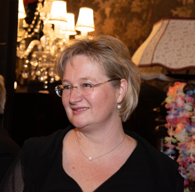 AUSZEICHNUNG FÜR EDITH LEYRER: "GOLDENE RAMPENSAU 2018 FÜR EDITH LEYRER ...