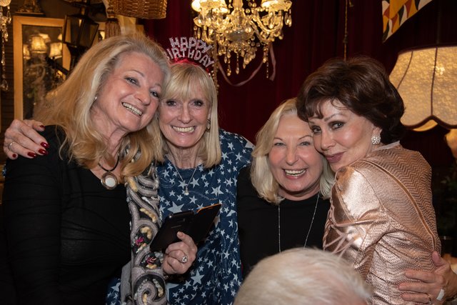 AUSZEICHNUNG FÜR EDITH LEYRER: "GOLDENE RAMPENSAU 2018 FÜR EDITH LEYRER ...