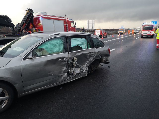 Stau und Verzögerungen: Schwerer Unfall auf der S4 - Wiener Neustadt
