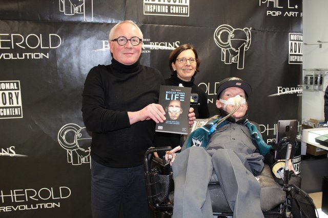 Phil L. Herold stellte sein Buch „Bigger than life“ vor - Braunau