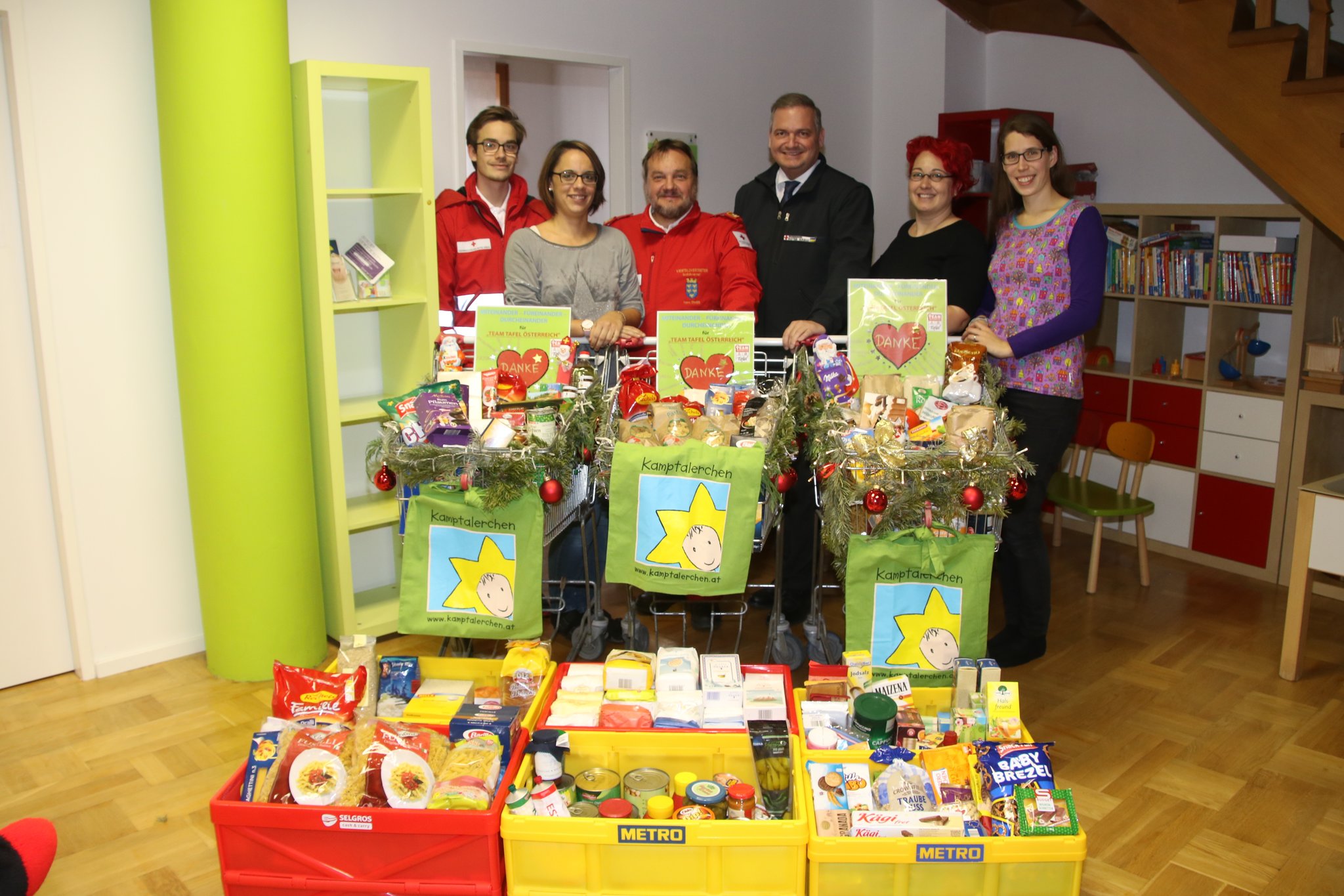 Langenlois: 3 Wagerl, 6 Kisten: „Kamptalerchen“ sammelte Lebensmittel ...