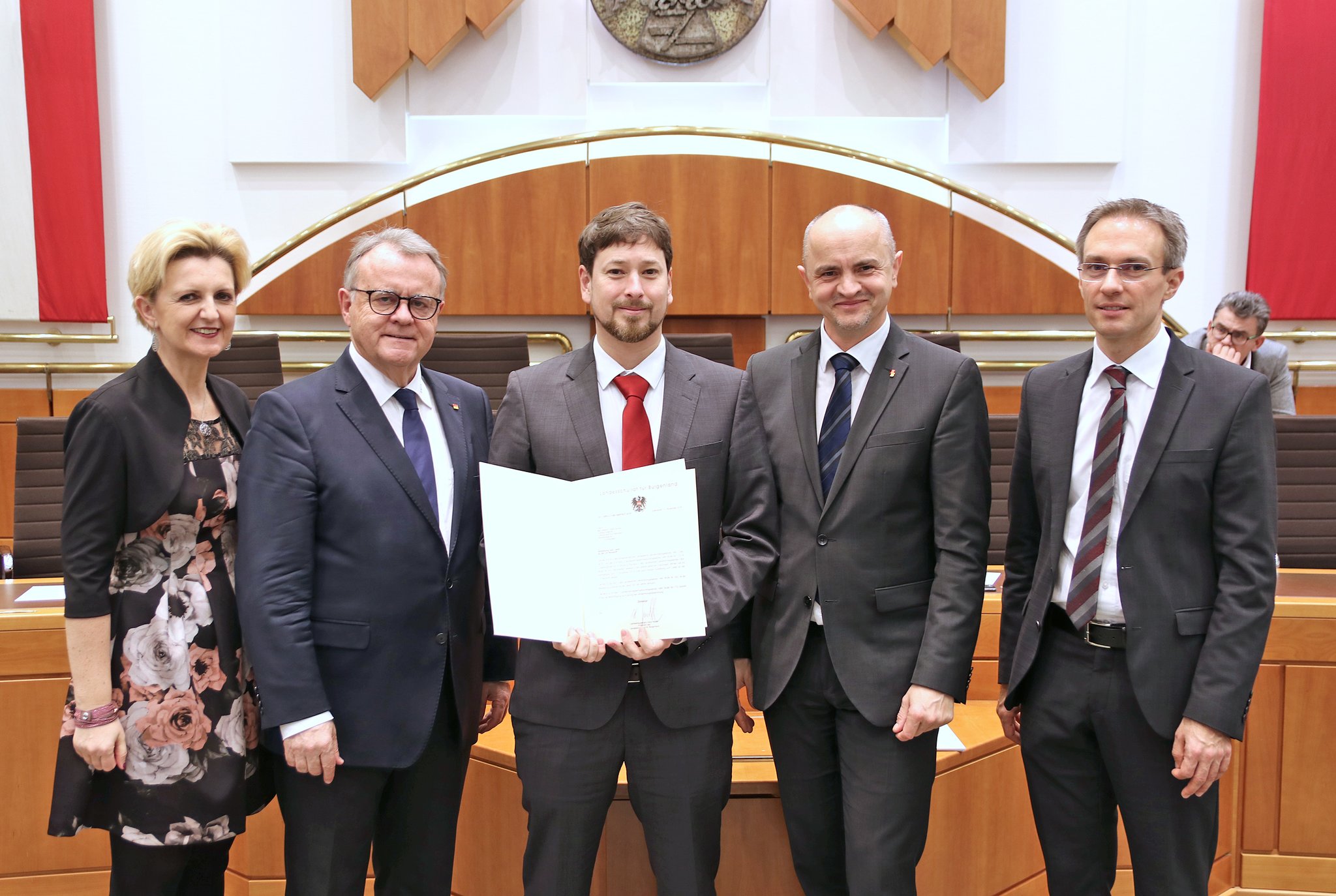 Auszeichnung erhalten: Gymnasium Dir. a.D. Karl Pinter zum Hofrat ...