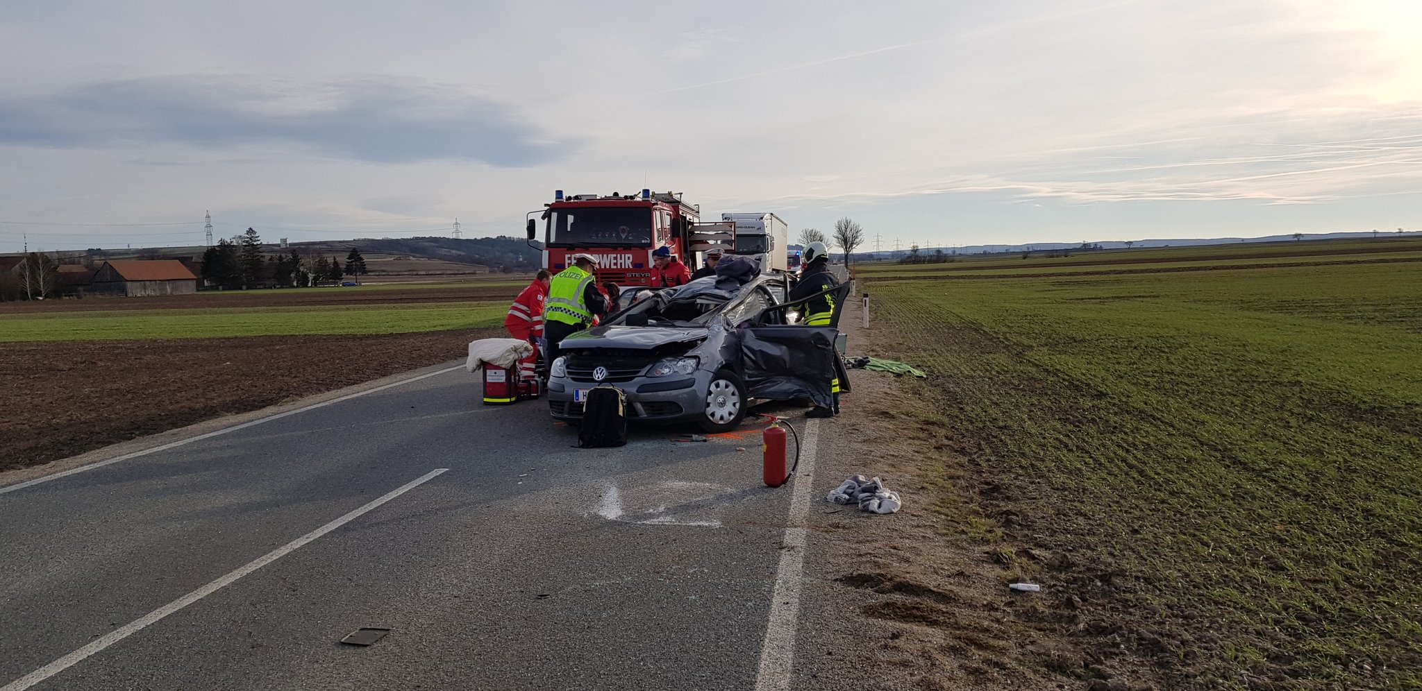 Unfall bei Sitzendorf: Schwerer Unfall: Zwei Schwerverletzte und zwei Leichtverletzte - Hollabrunn