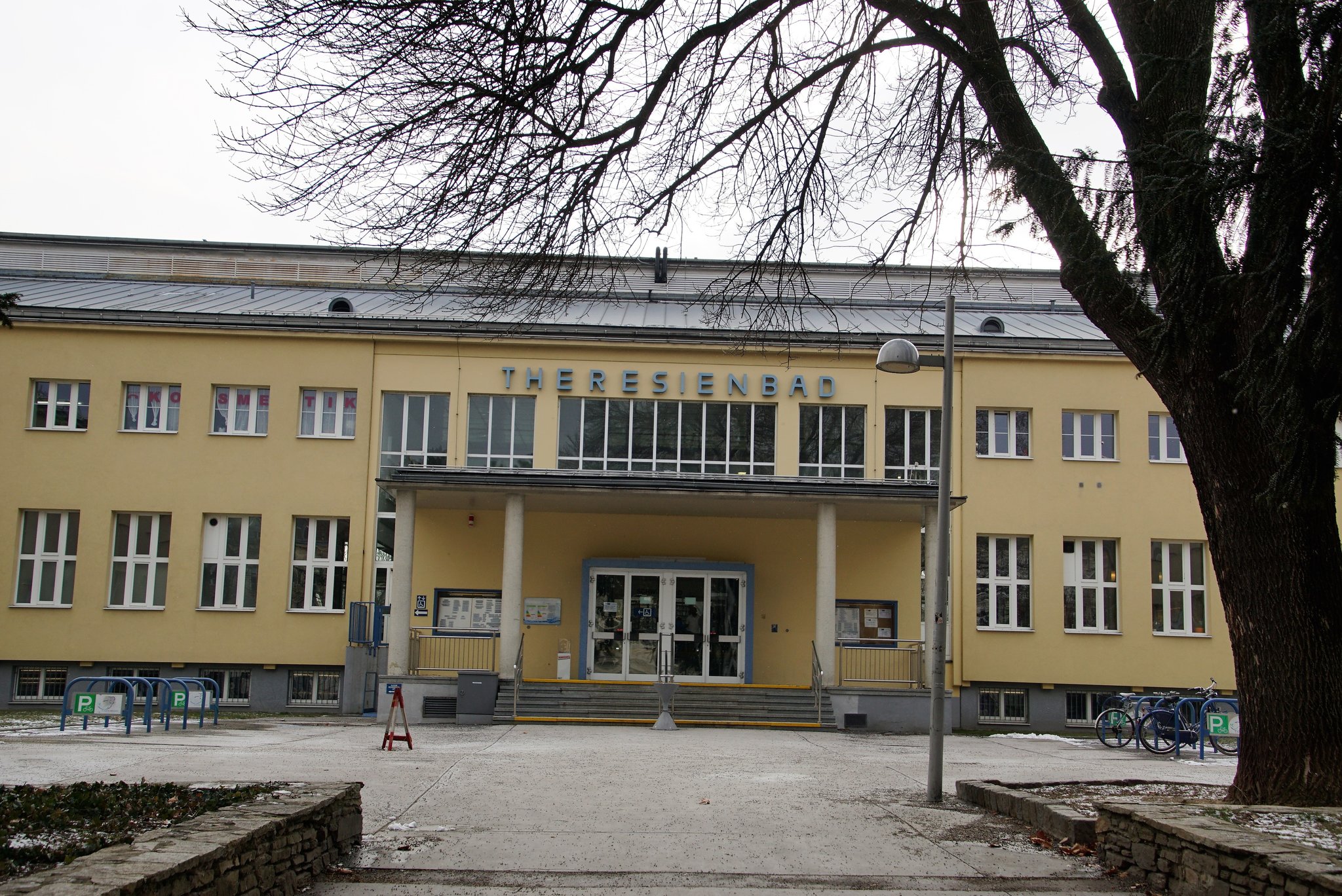 Schwimmbad: Theresienbad - Liesing