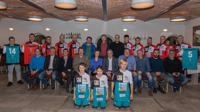 Nachwuchsfußball: Nachwuchsspielgemeinschaft Raika Gölsental bedankt ...