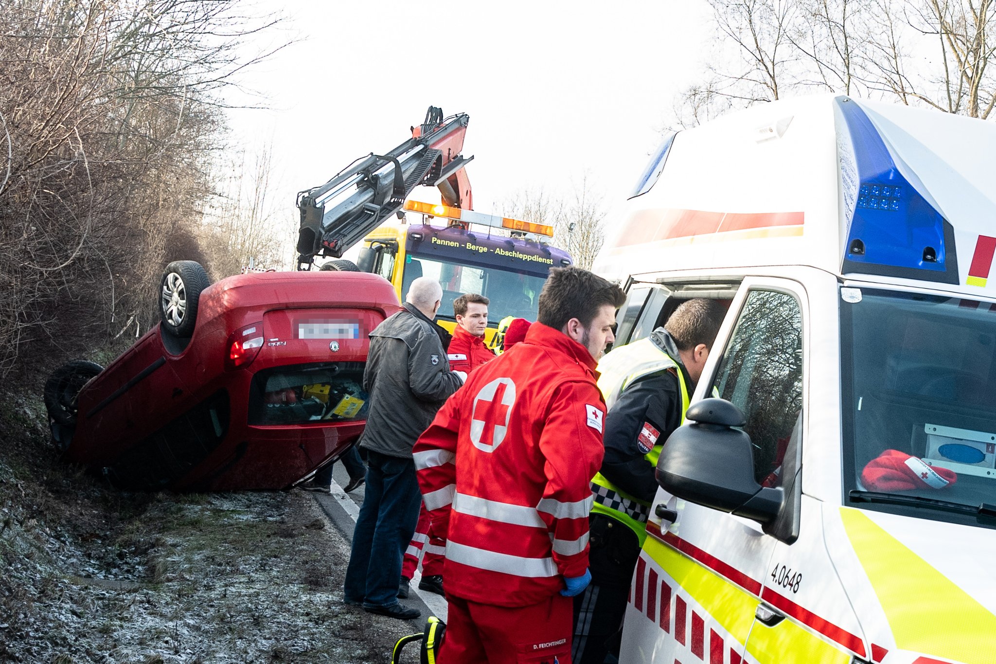 Schwerer Unfall in Ansfelden fordert zwei Verletzte - Linz-Land