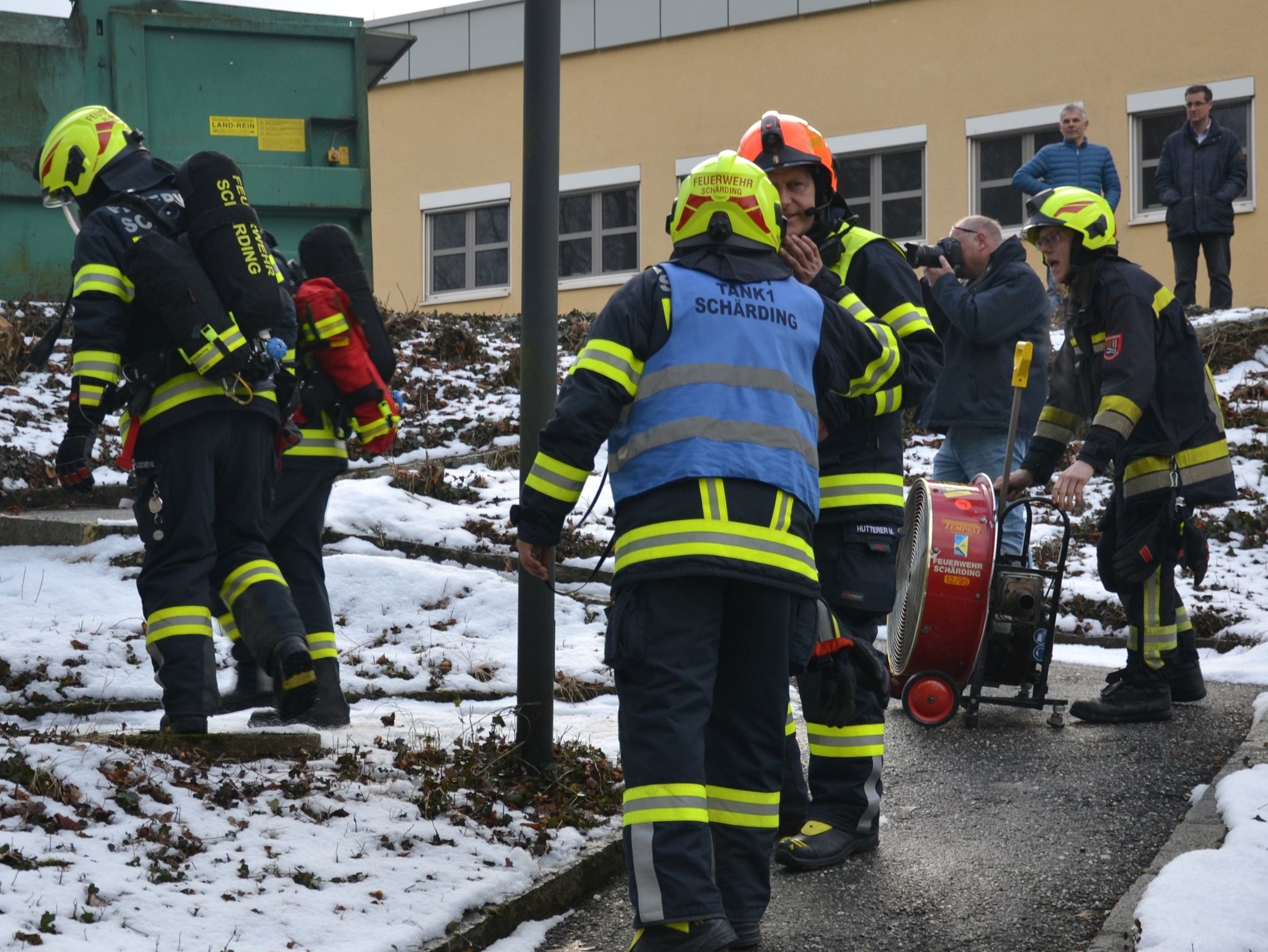 Feuerwehreinsatz: Trafo-Brand in Altstadt legt Teile der ...