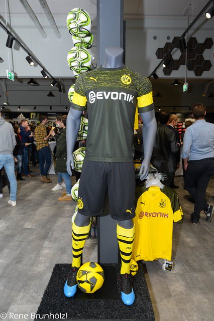 FLAGSHIPSTORE ERÖFFNUNG: 11 TEAMSPORTS ERÖFFNET NEUEN STORE IN WIEN - Wien