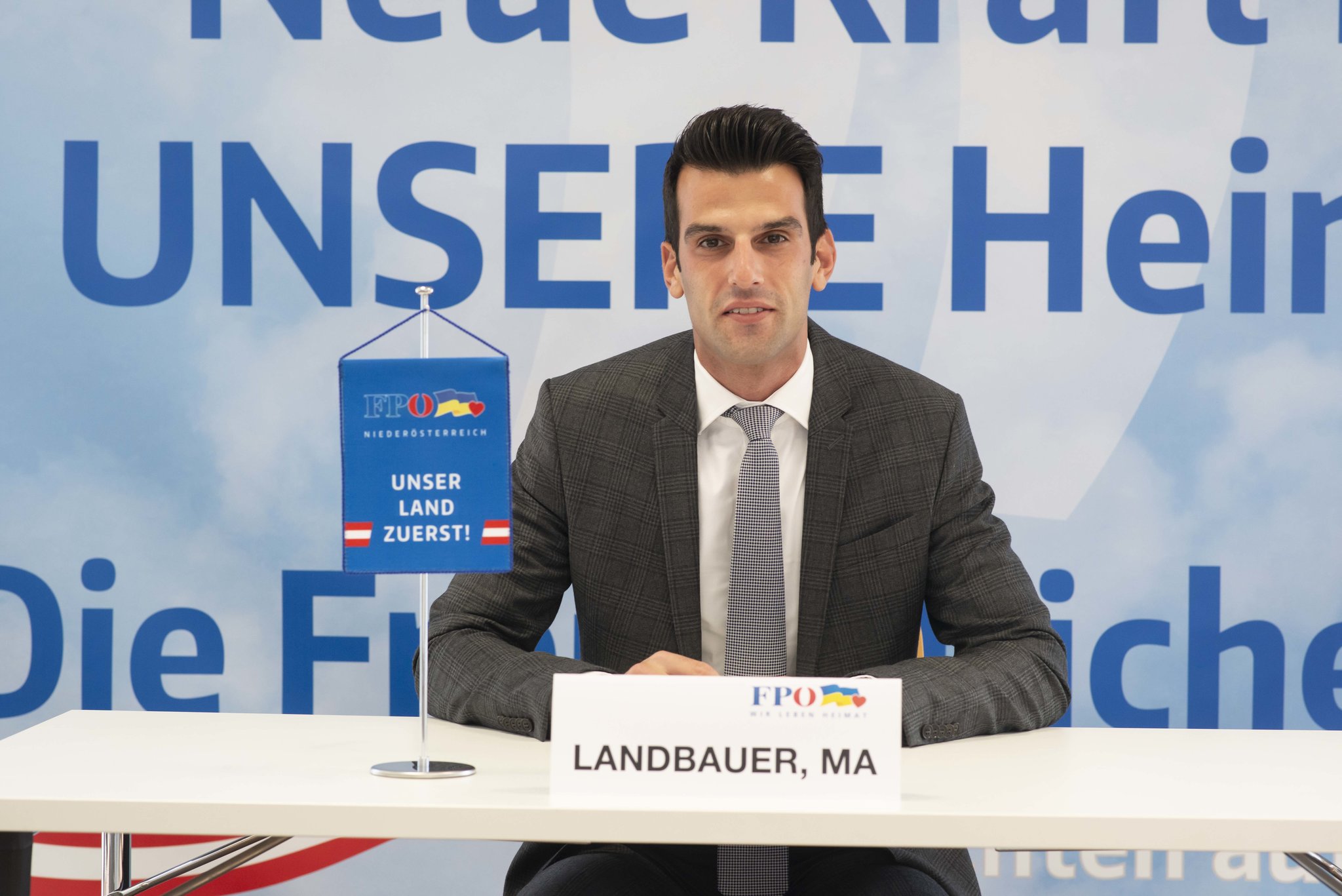 Wiener Neustadt hat ihn bald wieder: FPÖ: Udo Landbauer kehrt in die ...