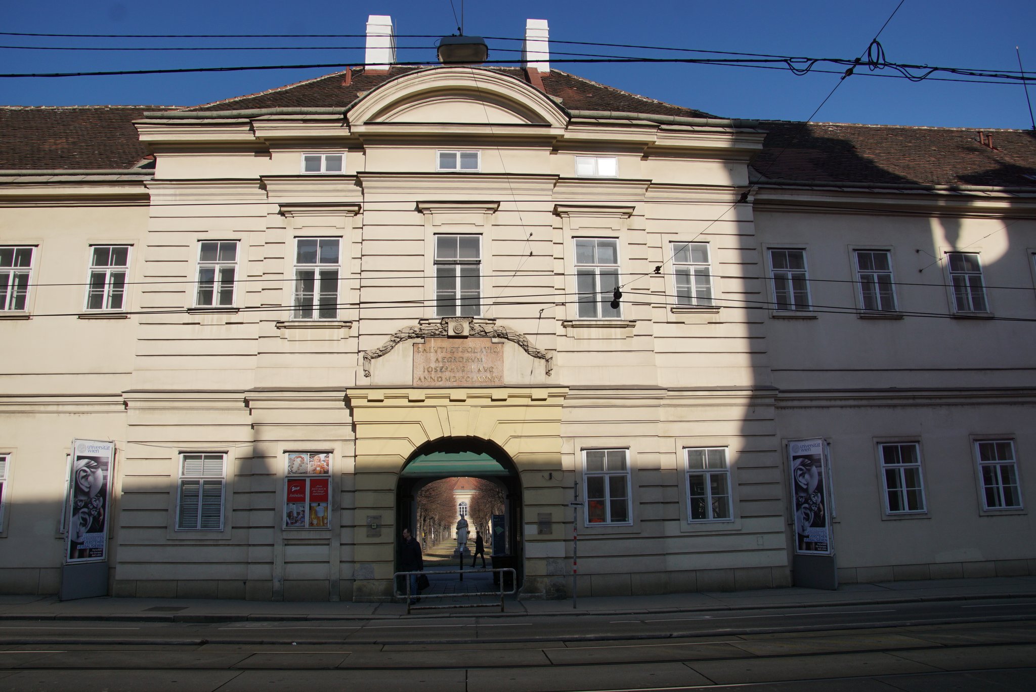 Altes AKH: Portal zum AKH - Liesing