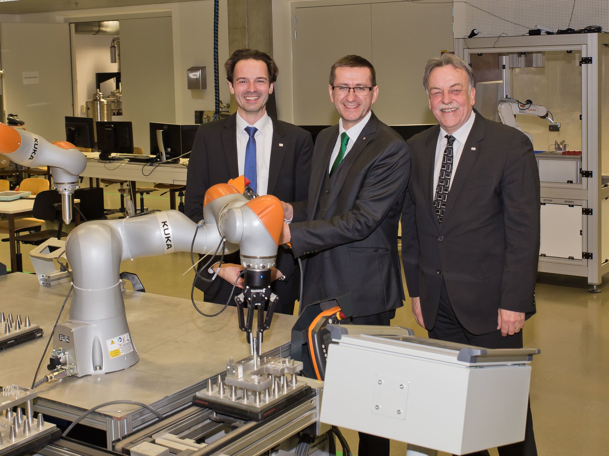 FH Wels: Motor für die Wirtschaft - Wels & Wels Land