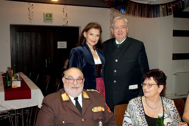 FF-Ball in Stetteldorf: Florianis erobern das Pfarrzentrum - Korneuburg