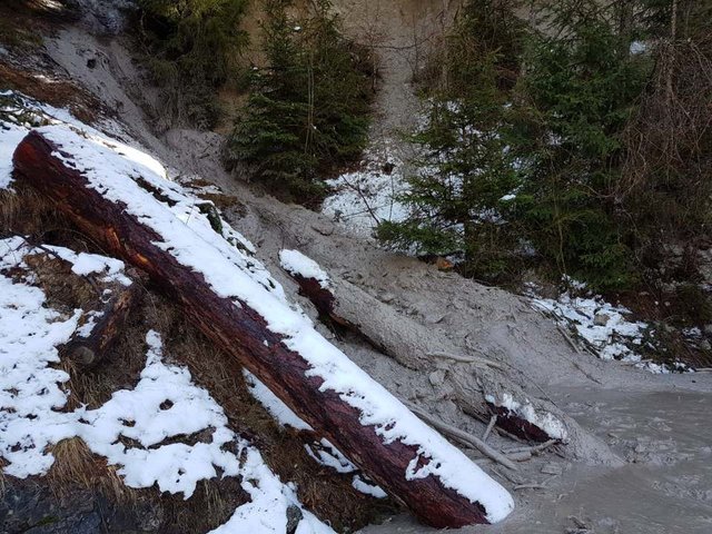 Faggen/Innergufer: Mure verlegte Gemeindestraße - Landeck