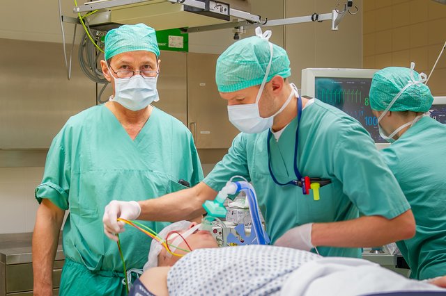"Demut ist bei jeder Operation wichtig" – Graz Inside im OP-Saal des ...