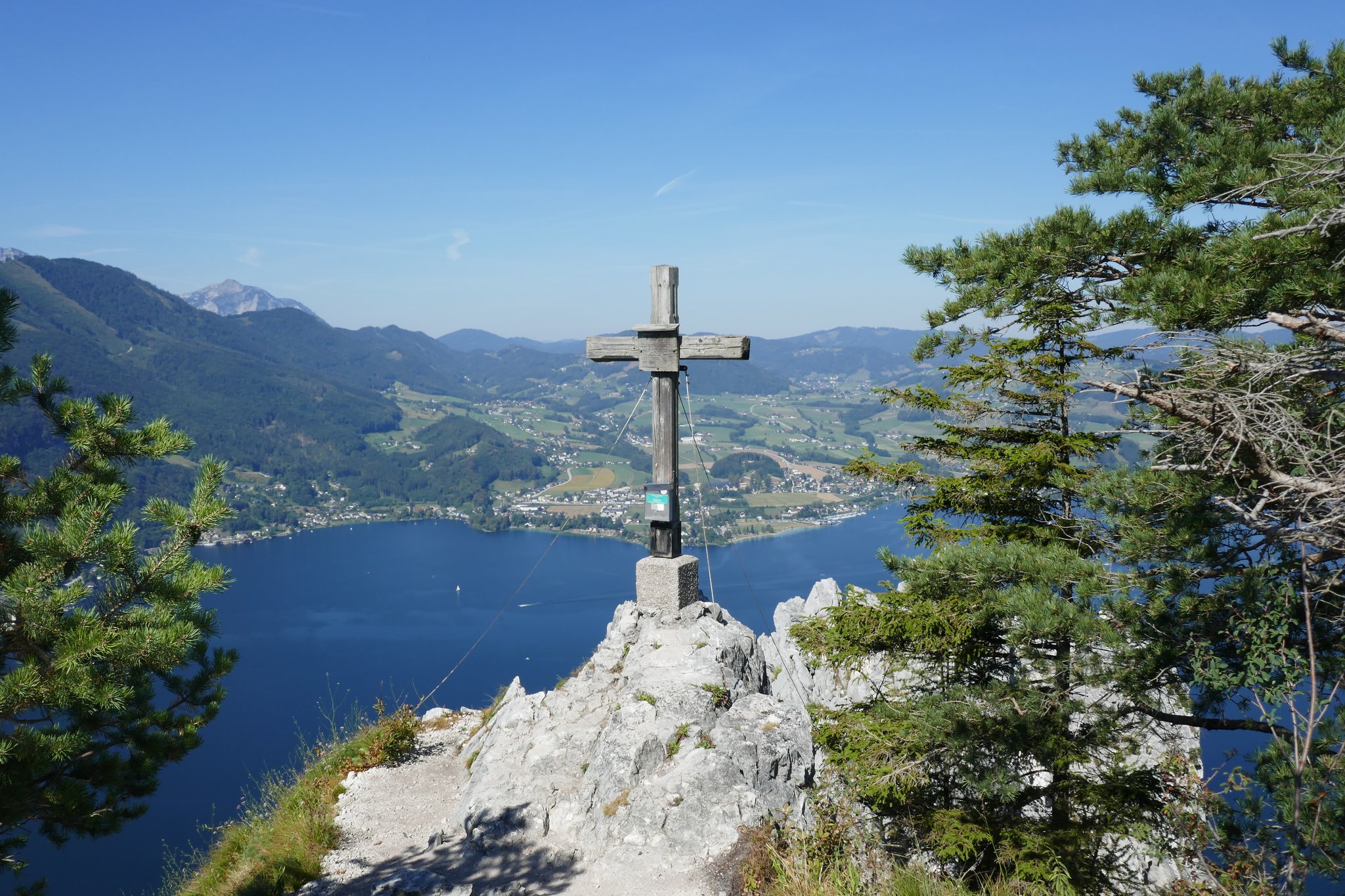 Bergauf & Bergab: Schönberg: Frühling am Mini-Traunstein - Salzburg