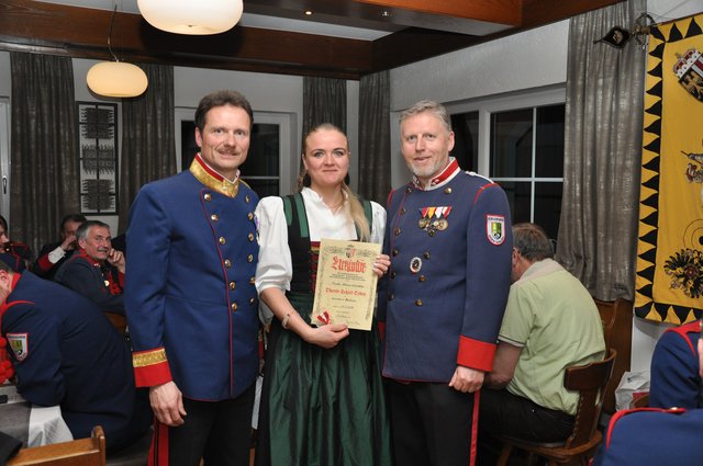 Auszeichnungen mit Neuwahlen: Bürgergarde Aigen-Schlägl ehrt aktive ...