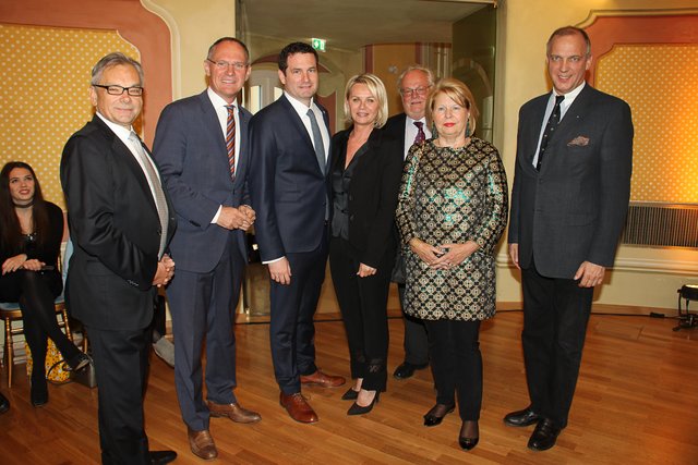 Laxenburg: Ehrenbürgerschaften in kaiserlichem Ambiente - Mödling