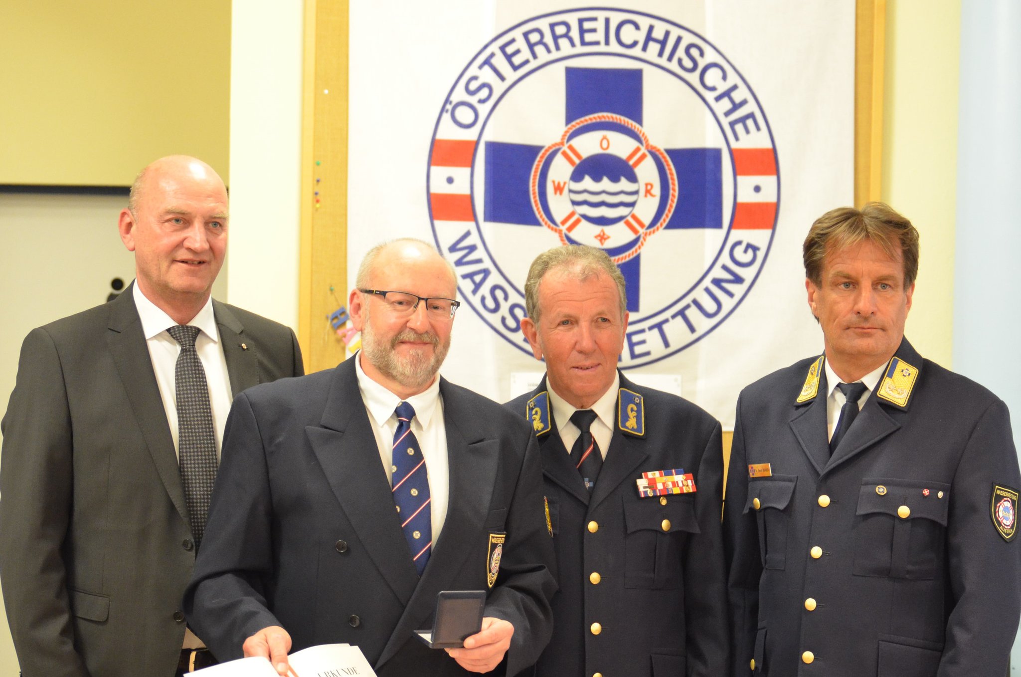 Wasserrettung Österreich: Gerhard Wallner erhält Goldenes Ehrenzeichen ...