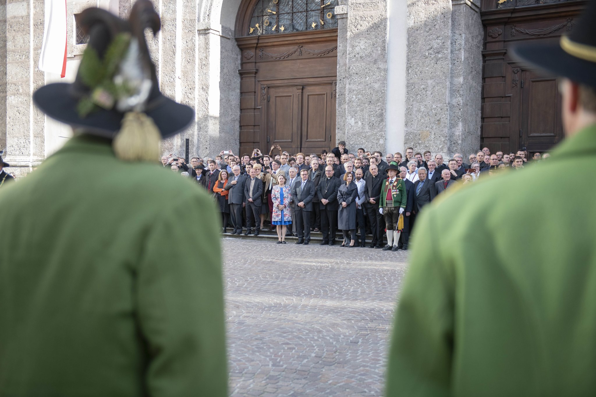 Landesüblicher Empfang: Priester der Gemeinschaft Emmanuel treffen sich ...