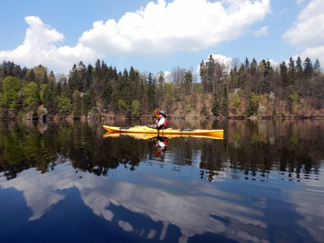 Erste Ausfahrt mit dem Kajak auf dem Stausee Dobra: Erste Ausfahrt mit ...