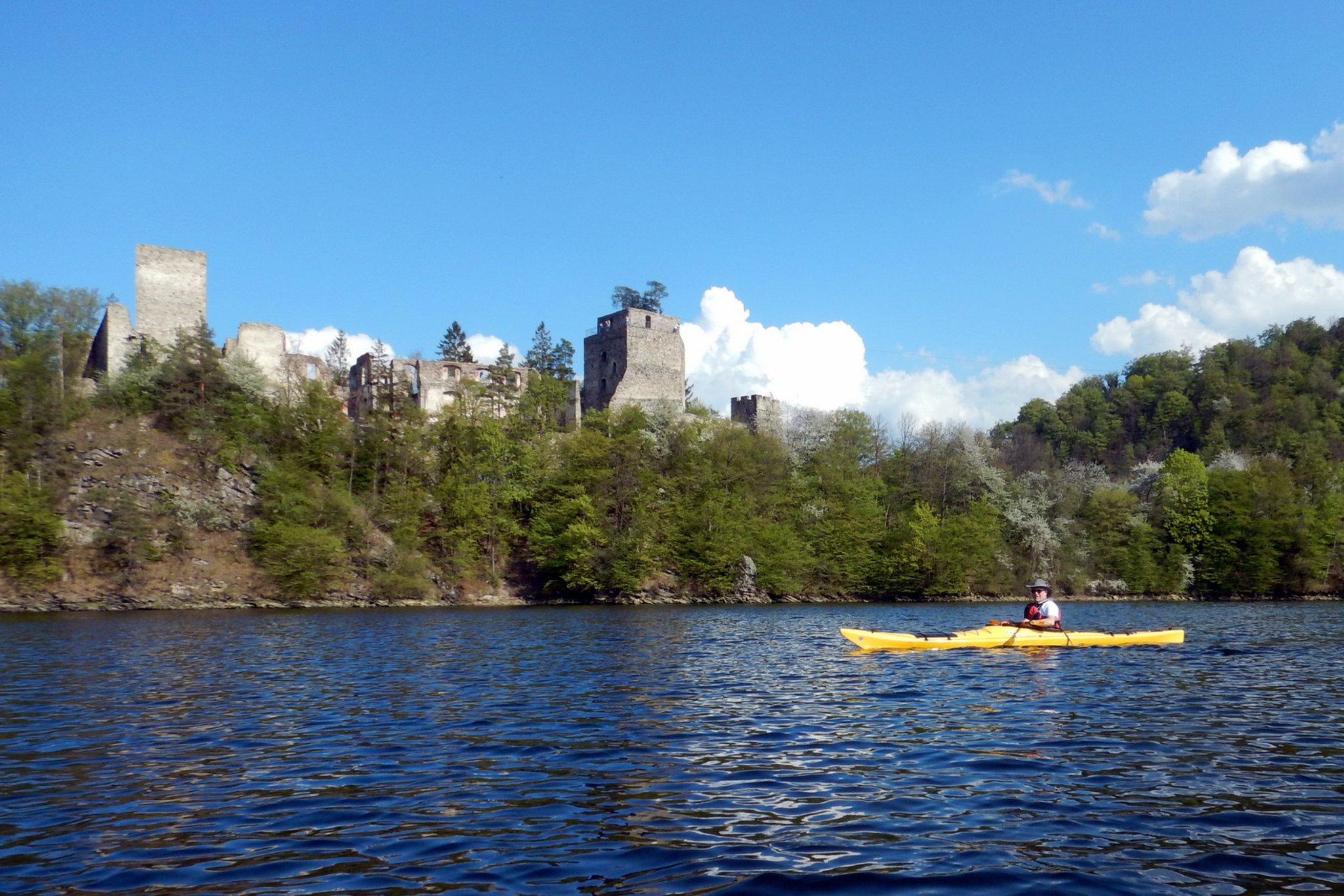 Erste Ausfahrt mit dem Kajak auf dem Stausee Dobra: Erste Ausfahrt mit ...