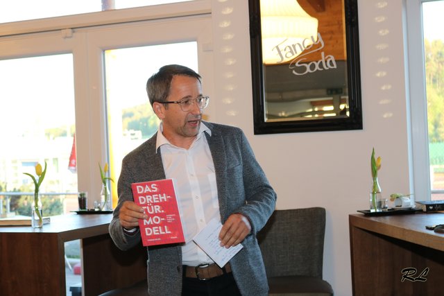 Bildergalerie: Buchpräsentation Thomas Edler "Das Drehtür. Model" im ...