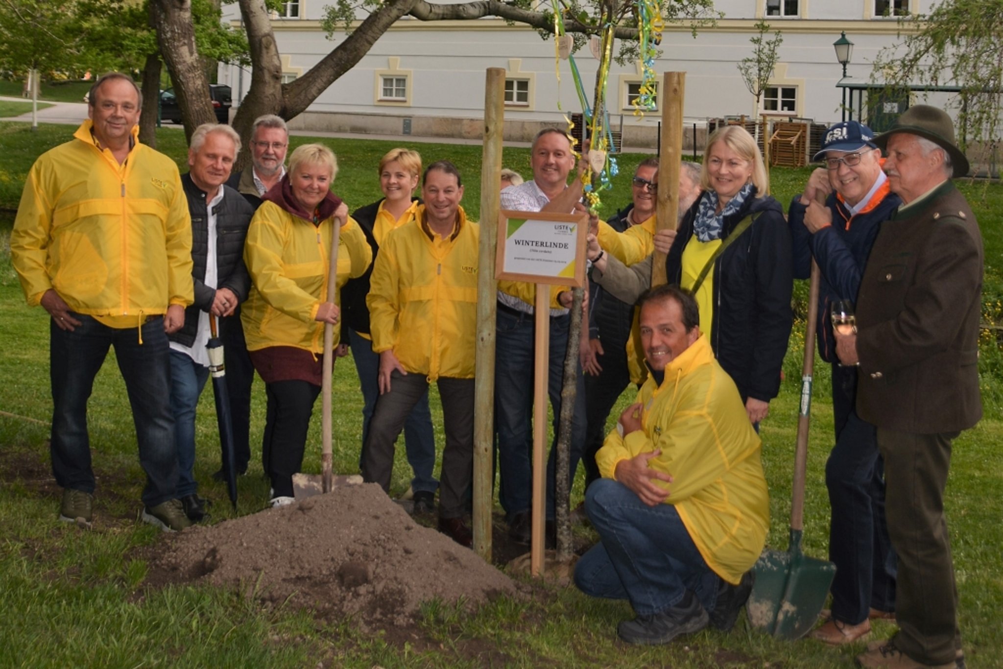 Lebender Maibaum: LISTE Flammer spendet eine Linde für den Schlosspark ...