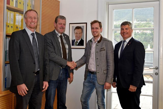 BH Landeck: Neuer Pianner Vizebürgermeister angelobt - Landeck