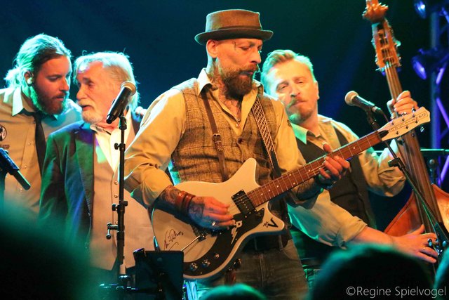 The Ridin' Dudes Band mit Fan Peter Rapp in der Villa Kunterbunt: Rock ...