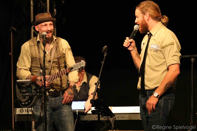 The Ridin' Dudes Band mit Fan Peter Rapp in der Villa Kunterbunt: Rock ...