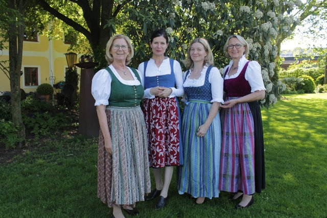 Schwestern an der Spitze: Neue Bezirksleitung der Perger Goldhaubengruppen - Perg