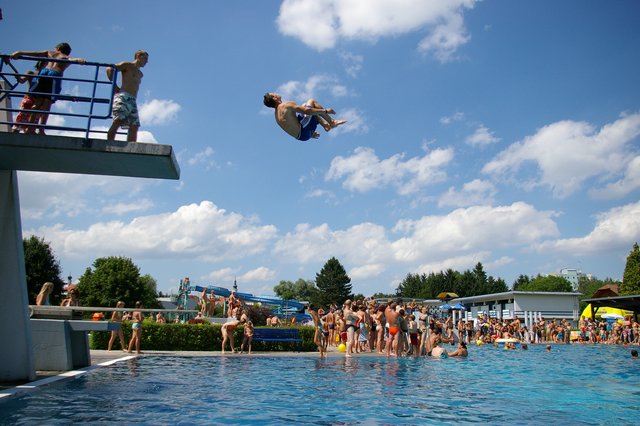Beginn der Badesaison: Freibadvergnügen für Hartgesottene - Schärding