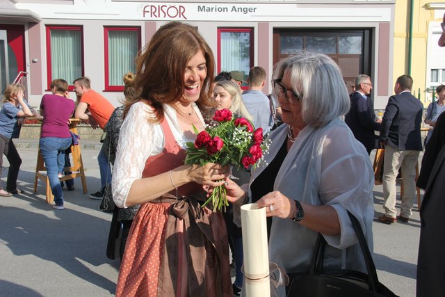 Angela Baumgartner feierte ihren Runden: Ein Volksfest zum Geburtstag ...