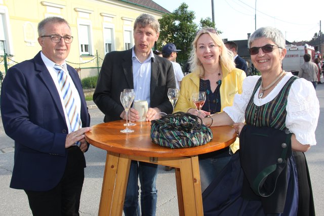 Angela Baumgartner feierte ihren Runden: Ein Volksfest zum Geburtstag ...