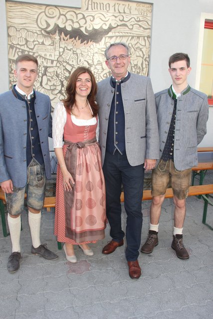 Angela Baumgartner feierte ihren Runden: Ein Volksfest zum Geburtstag ...