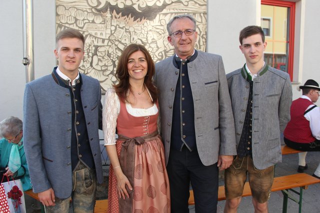 Angela Baumgartner feierte ihren Runden: Ein Volksfest zum Geburtstag ...