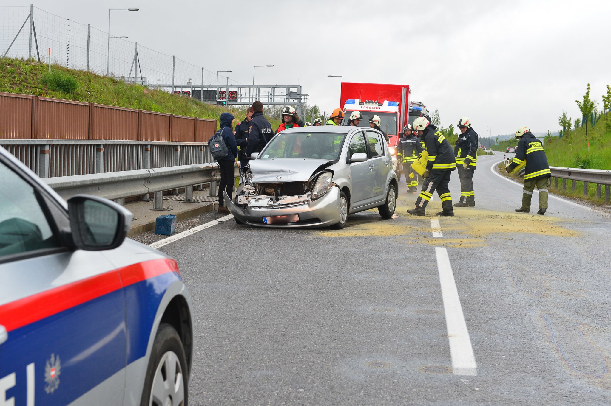 UNFALL: Pkw-Lenkerin krachte gegen Leitschiene - Freistadt